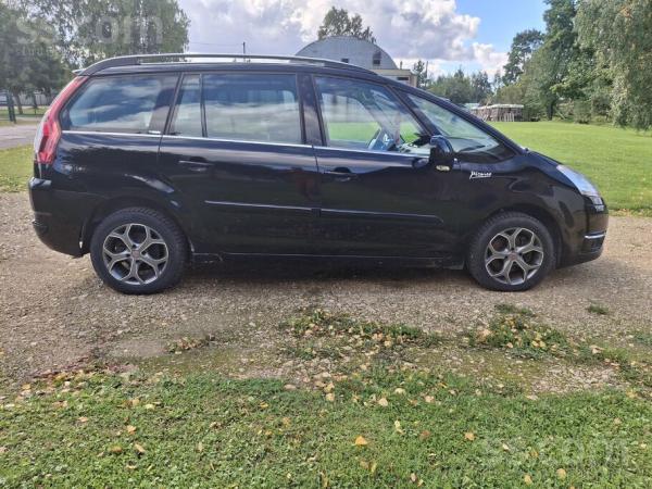 Grey Citroen c4-picasso 2008 in Valmiera, with an engine capacity of 2.00 L and mileage of 180 thousand km for 1400 €, photo 4 on AUTOMOTO.COM.LV