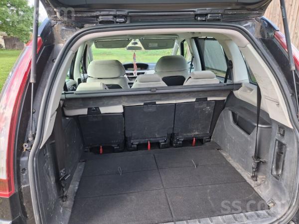 Grey Citroen c4-picasso 2008 in Valmiera, with an engine capacity of 2.00 L and mileage of 180 thousand km for 1400 €, photo 7 on AUTOMOTO.COM.LV