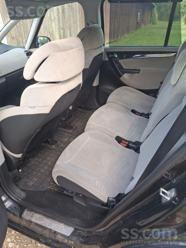 Grey Citroen c4-picasso 2008 in Valmiera, with an engine capacity of 2.00 L and mileage of 180 thousand km for 1400 €, photo 9 on AUTOMOTO.COM.LV