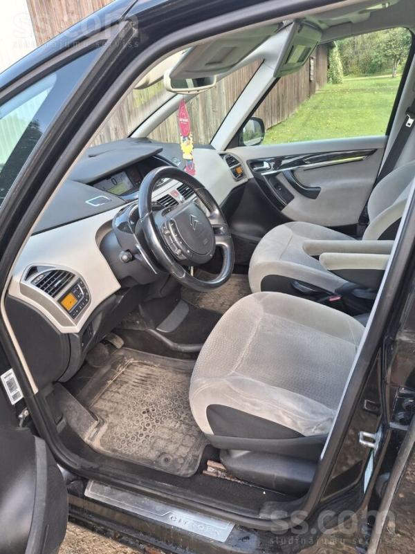 Grey Citroen c4-picasso 2008 in Valmiera, with an engine capacity of 2.00 L and mileage of 180 thousand km for 1400 €, photo 10 on AUTOMOTO.COM.LV
