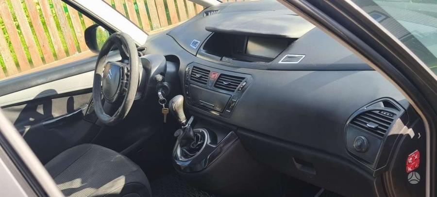 Pelēks Citroen c4-picasso 2008 Viļņa, ar dzinēja tilpumu 1.56 L un nobraukumu 340 tūkst. km par 1000 €, foto 9 vietnē AUTOMOTO.COM.LV