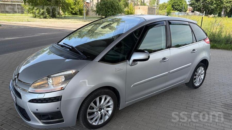 Pelēks Citroen c4-picasso 2009 Daugavpils, ar dzinēja tilpumu 2.00 L un nobraukumu 210 tūkst. km par 2750 €, foto 1 vietnē AUTOMOTO.COM.LV