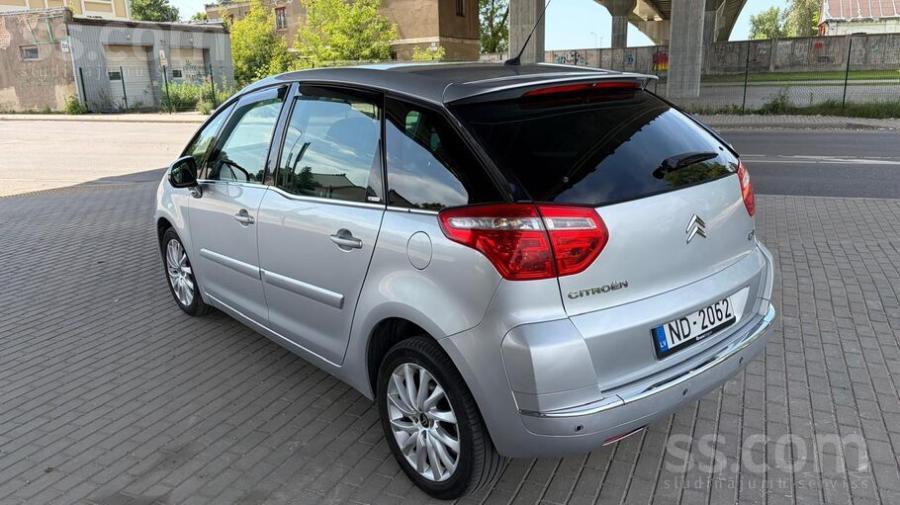 Pelēks Citroen c4-picasso 2009 Daugavpils, ar dzinēja tilpumu 2.00 L un nobraukumu 210 tūkst. km par 2750 €, foto 7 vietnē AUTOMOTO.COM.LV