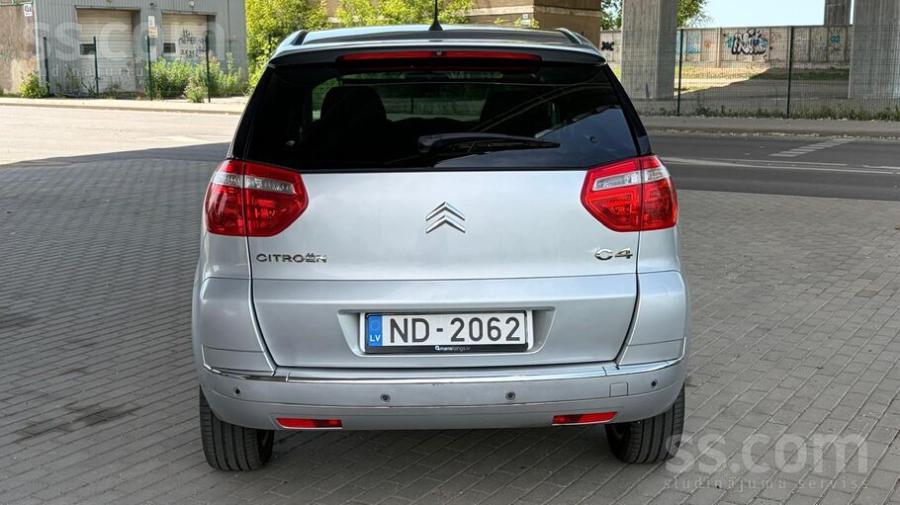 Pelēks Citroen c4-picasso 2009 Daugavpils, ar dzinēja tilpumu 2.00 L un nobraukumu 210 tūkst. km par 2750 €, foto 10 vietnē AUTOMOTO.COM.LV