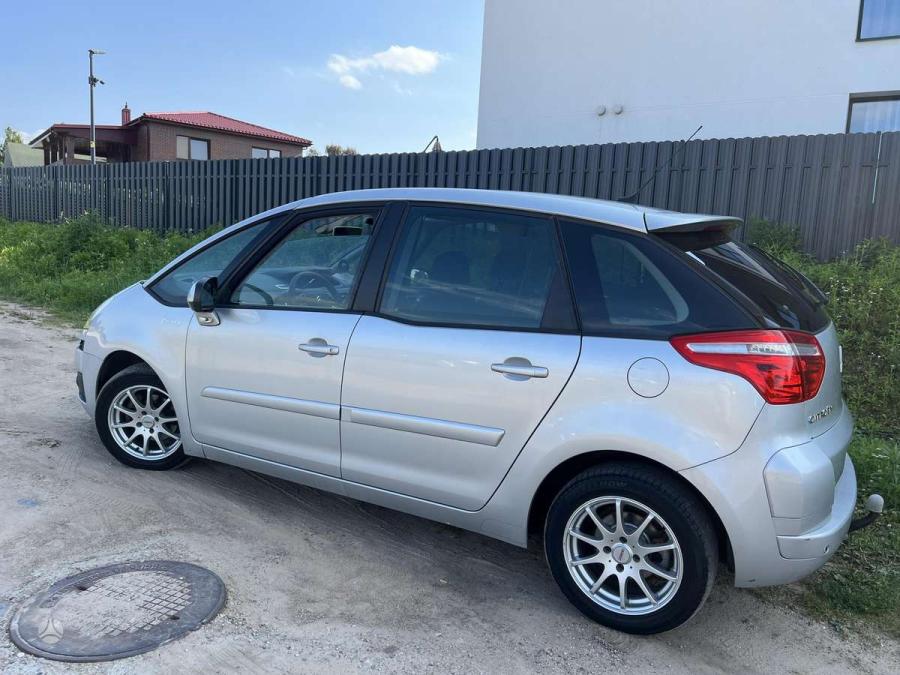 Pelēks Citroen c4-picasso 2009 Viļņa, ar dzinēja tilpumu 1.56 L un nobraukumu 303 tūkst. km par 1450 €, foto 3 vietnē AUTOMOTO.COM.LV