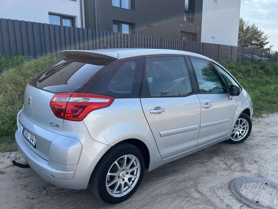 Pelēks Citroen c4-picasso 2009 Viļņa, ar dzinēja tilpumu 1.56 L un nobraukumu 303 tūkst. km par 1450 €, foto 11 vietnē AUTOMOTO.COM.LV