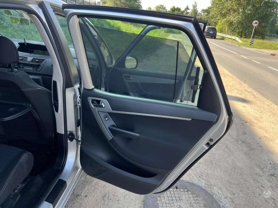 Pelēks Citroen c4-picasso 2009 Viļņa, ar dzinēja tilpumu 1.56 L un nobraukumu 303 tūkst. km par 1450 €, foto 25 vietnē AUTOMOTO.COM.LV