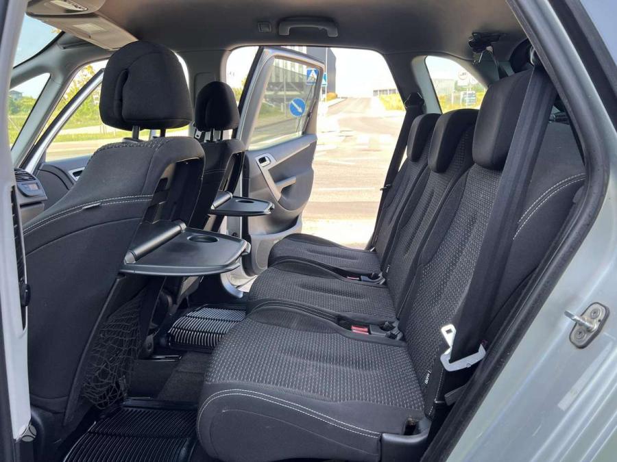 Pelēks Citroen c4-picasso 2009 Viļņa, ar dzinēja tilpumu 1.56 L un nobraukumu 303 tūkst. km par 1450 €, foto 38 vietnē AUTOMOTO.COM.LV