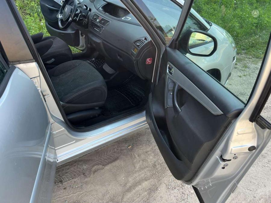 Pelēks Citroen c4-picasso 2009 Viļņa, ar dzinēja tilpumu 1.56 L un nobraukumu 303 tūkst. km par 1450 €, foto 44 vietnē AUTOMOTO.COM.LV