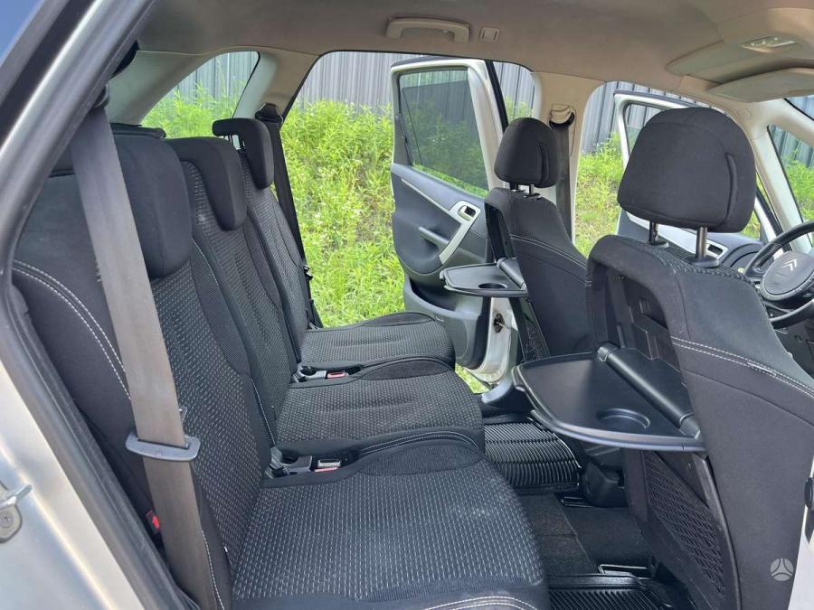 Pelēks Citroen c4-picasso 2009 Viļņa, ar dzinēja tilpumu 1.56 L un nobraukumu 303 tūkst. km par 1450 €, foto 48 vietnē AUTOMOTO.COM.LV