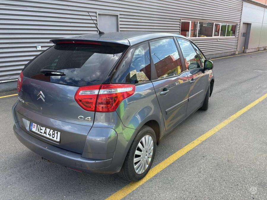 Grey Citroen c4-picasso 2009 in Taurage, with an engine capacity of 1.56 L and mileage of 314 thousand km for 950 €, photo 5 on AUTOMOTO.COM.LV