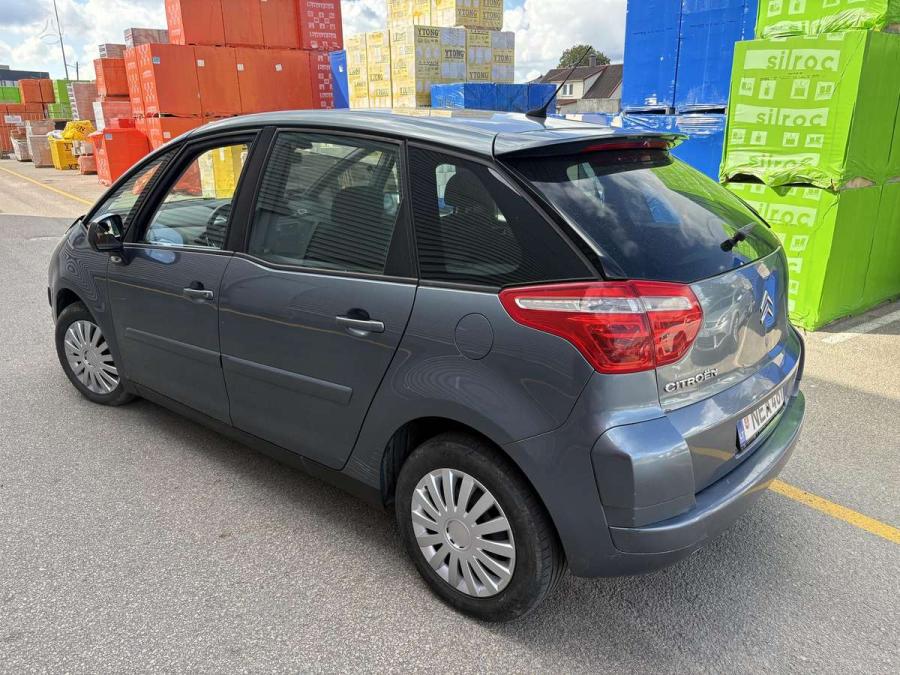 Grey Citroen c4-picasso 2009 in Taurage, with an engine capacity of 1.56 L and mileage of 314 thousand km for 950 €, photo 6 on AUTOMOTO.COM.LV