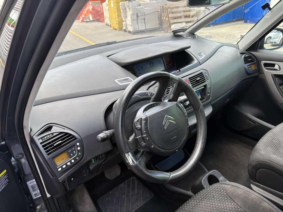 Grey Citroen c4-picasso 2009 in Taurage, with an engine capacity of 1.56 L and mileage of 314 thousand km for 950 €, photo 7 on AUTOMOTO.COM.LV