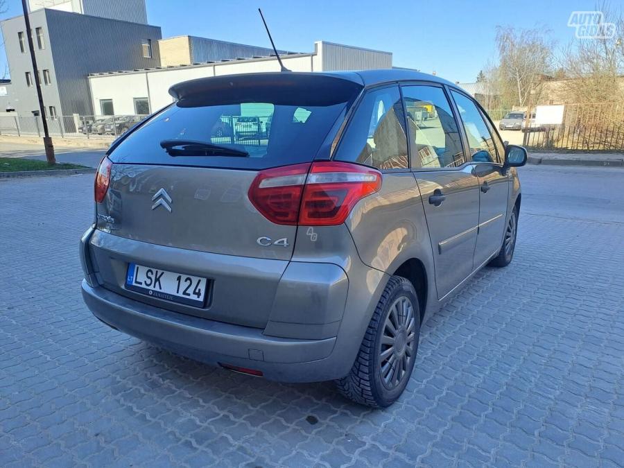 Grey Citroen c4-picasso 2010 in Telschi, with an engine capacity of 1.60 L and mileage of 278 thousand km for 1450 €, photo 7 on AUTOMOTO.COM.LV