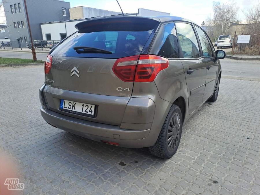 Grey Citroen c4-picasso 2010 in Telschi, with an engine capacity of 1.60 L and mileage of 278 thousand km for 1450 €, photo 7 on AUTOMOTO.COM.LV