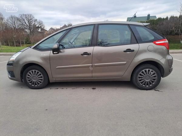 Grey Citroen c4-picasso 2010 in Telschi, with an engine capacity of 1.60 L and mileage of 278 thousand km for 1450 €, photo 7 on AUTOMOTO.COM.LV