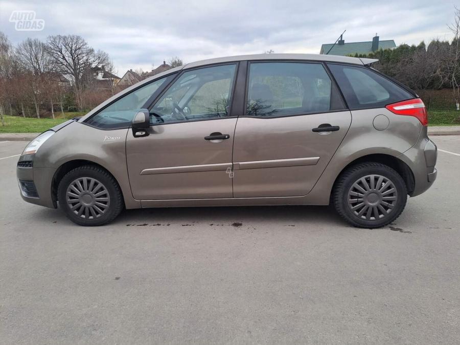 Grey Citroen c4-picasso 2010 in Telschi, with an engine capacity of 1.60 L and mileage of 278 thousand km for 1450 €, photo 8 on AUTOMOTO.COM.LV