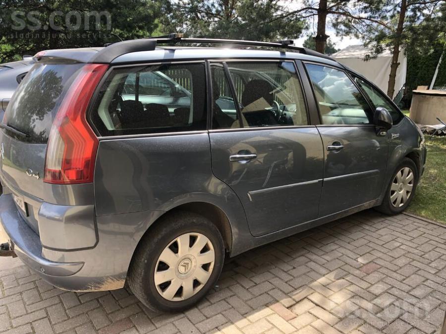 Pelēks Citroen c4-picasso 2010 Rīga, ar dzinēja tilpumu 1.60 L un nobraukumu 312 tūkst. km par 2000 €, foto 4 vietnē AUTOMOTO.COM.LV