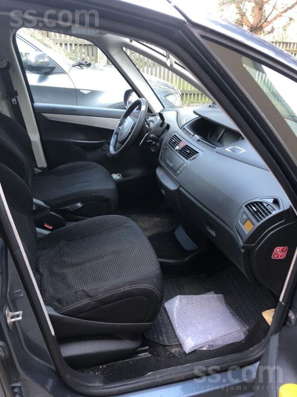 Pelēks Citroen c4-picasso 2010 Rīga, ar dzinēja tilpumu 1.60 L un nobraukumu 312 tūkst. km par 2000 €, foto 10 vietnē AUTOMOTO.COM.LV