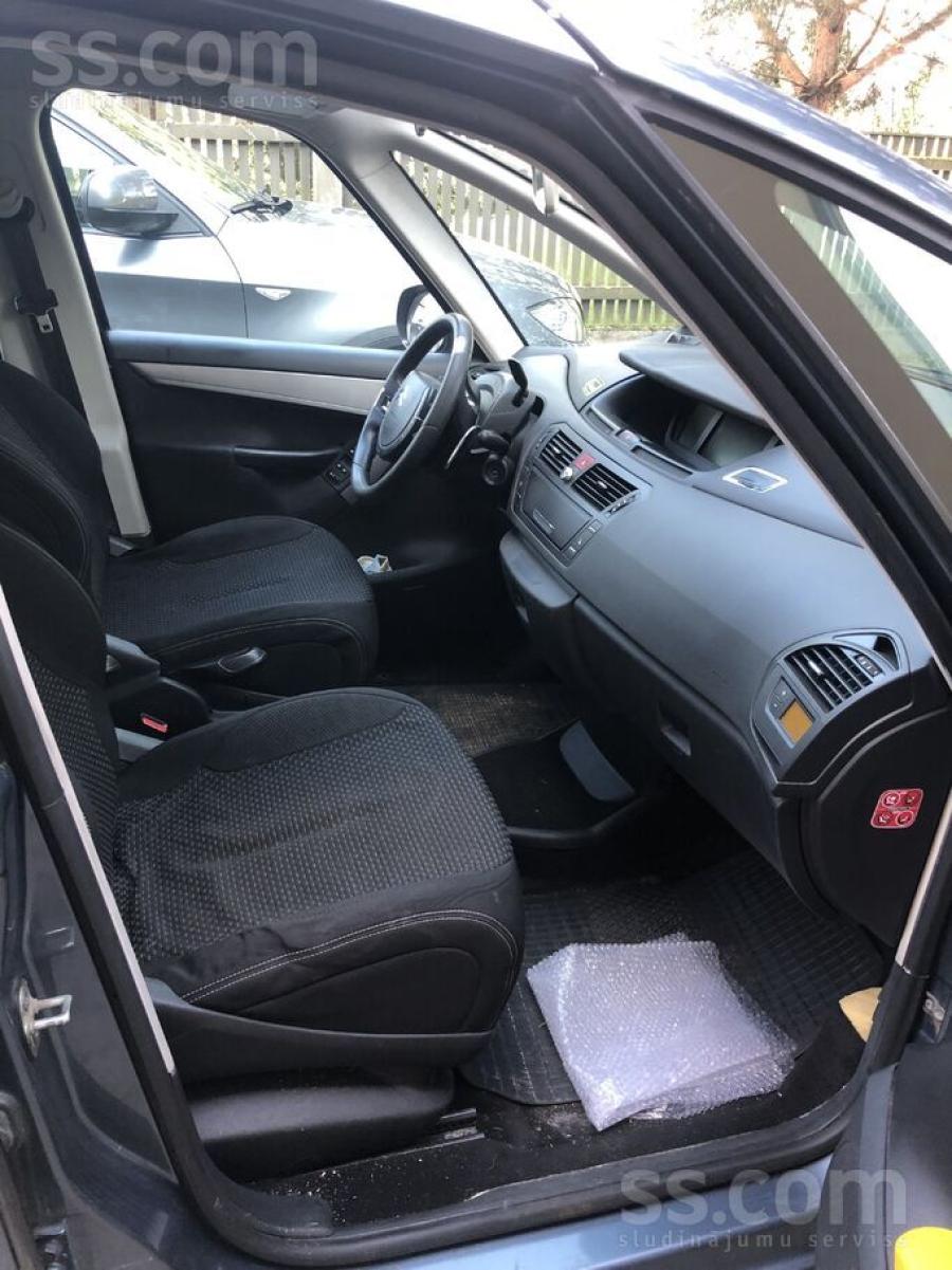 Pelēks Citroen c4-picasso 2010 Rīga, ar dzinēja tilpumu 1.60 L un nobraukumu 312 tūkst. km par 2000 €, foto 11 vietnē AUTOMOTO.COM.LV