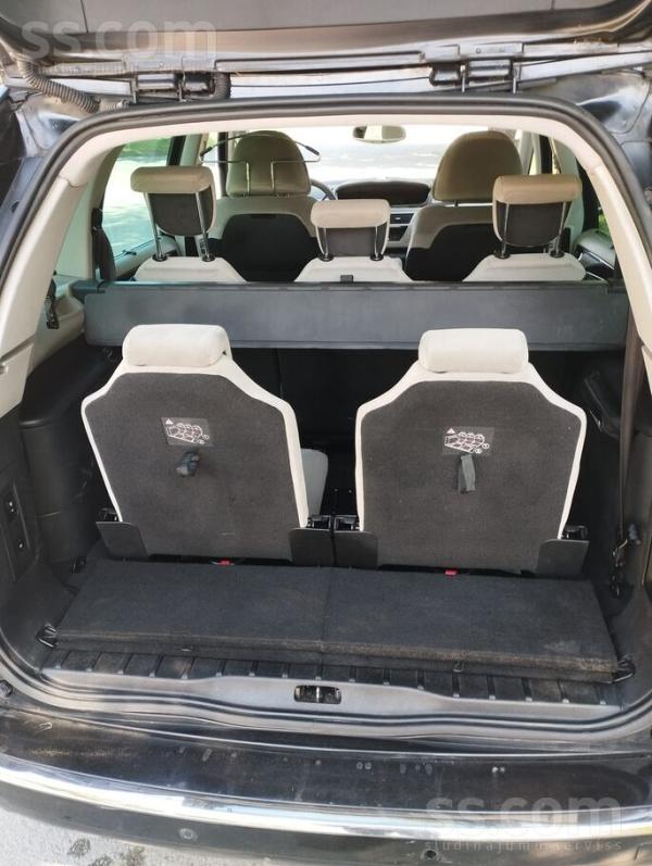 Pelēks Citroen c4-picasso 2010 Rīga, ar dzinēja tilpumu 2.00 L un nobraukumu 301 tūkst. km par 3350 €, foto 4 vietnē AUTOMOTO.COM.LV