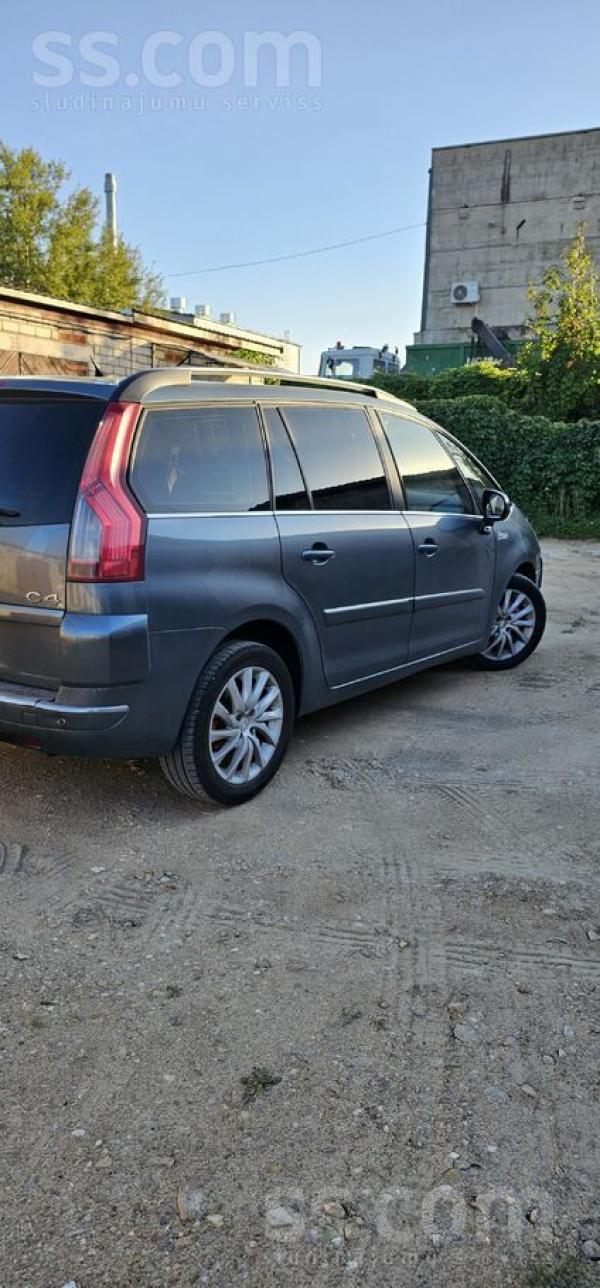 Grey Citroen c4-picasso 2010 in Riga, with an engine capacity of 1.60 L and mileage of 365 thousand km for 2990 €, photo 10 on AUTOMOTO.COM.LV