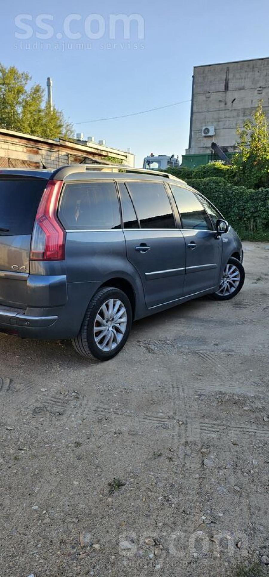 Pelēks Citroen c4-picasso 2010 Rīga, ar dzinēja tilpumu 1.60 L un nobraukumu 365 tūkst. km par 2990 €, foto 10 vietnē AUTOMOTO.COM.LV