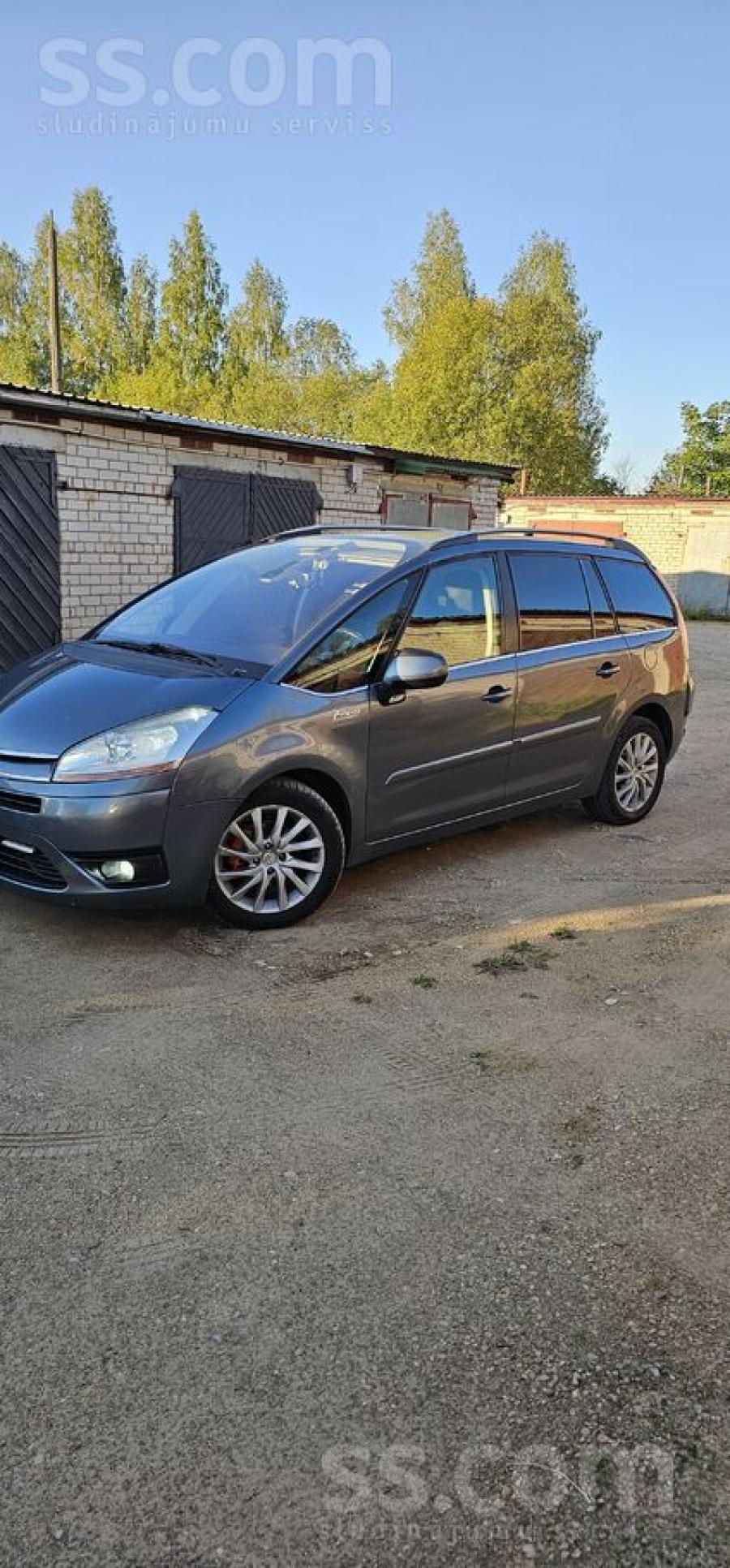 Pelēks Citroen c4-picasso 2010 Rīga, ar dzinēja tilpumu 1.60 L un nobraukumu 365 tūkst. km par 2990 €, foto 12 vietnē AUTOMOTO.COM.LV