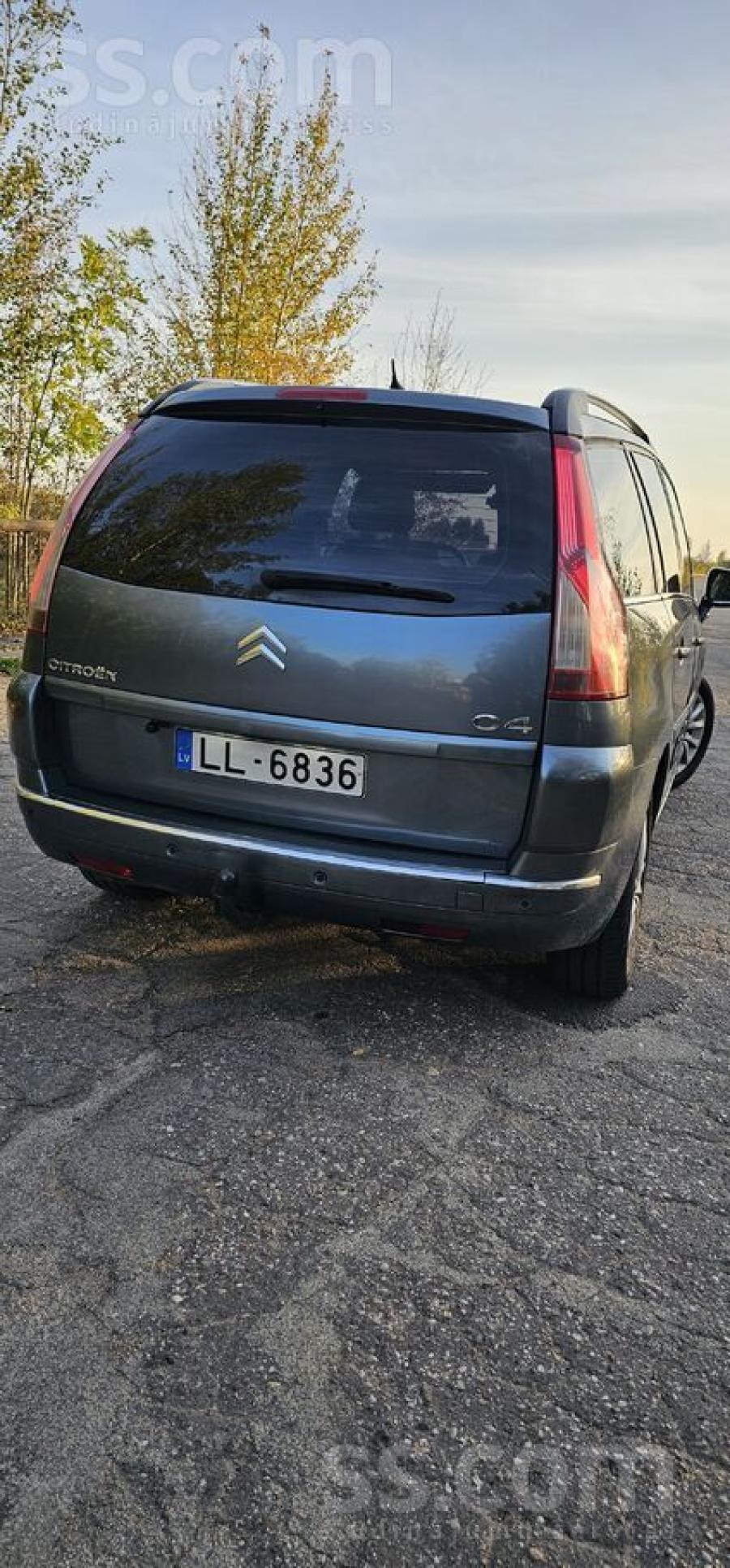 Pelēks Citroen c4-picasso 2010 Rīga, ar dzinēja tilpumu 1.60 L un nobraukumu 365 tūkst. km par 2990 €, foto 17 vietnē AUTOMOTO.COM.LV