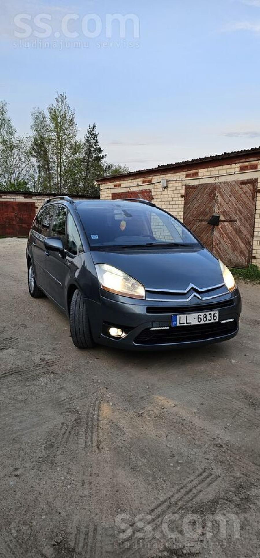 Pelēks Citroen c4-picasso 2010 Rīga, ar dzinēja tilpumu 1.60 L un nobraukumu 365 tūkst. km par 2990 €, foto 22 vietnē AUTOMOTO.COM.LV