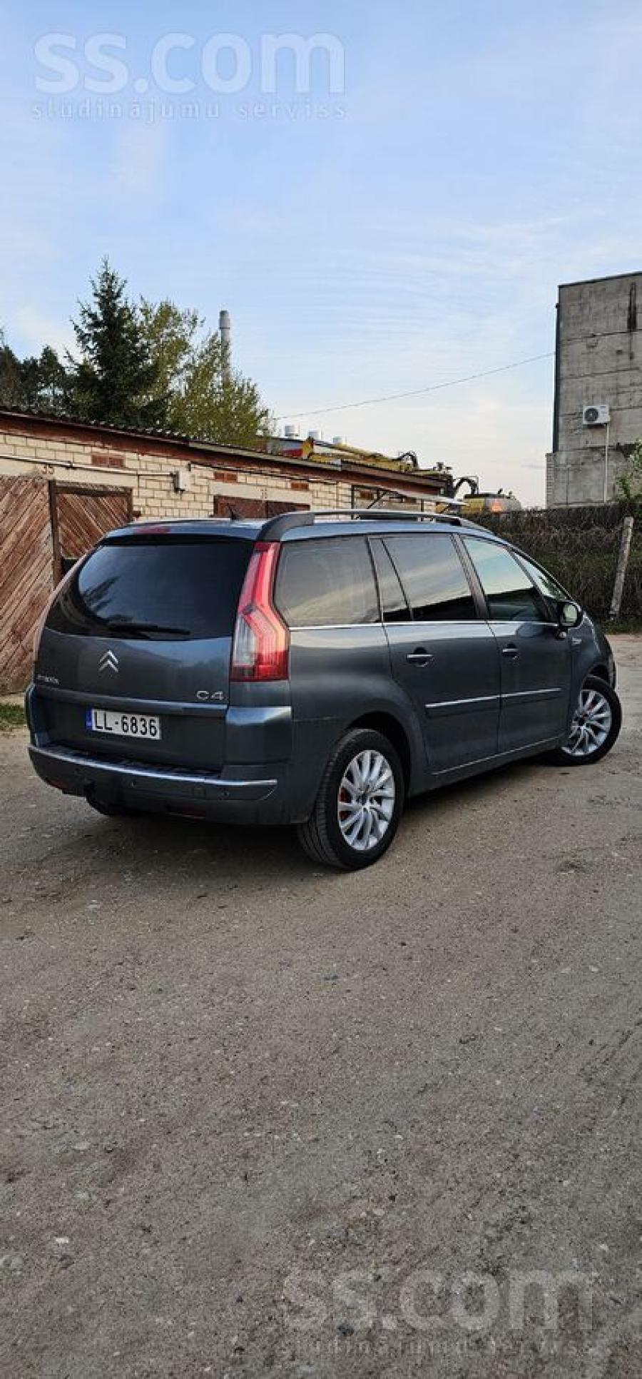 Pelēks Citroen c4-picasso 2010 Rīga, ar dzinēja tilpumu 1.60 L un nobraukumu 365 tūkst. km par 2990 €, foto 26 vietnē AUTOMOTO.COM.LV