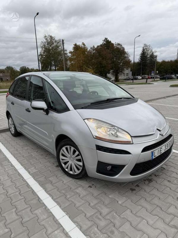 Grey Citroen c4-picasso 2010 in Taurage, with an engine capacity of 1.56 L and mileage of 325 thousand km for 1360 €, photo 1 on AUTOMOTO.COM.LV