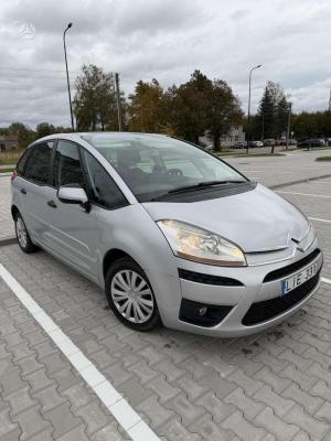 Grey Citroen c4-picasso 2010 in Taurage, with an engine capacity of 1.56 L and mileage of 325 thousand km for 1360 €, photo 1 on AUTOMOTO.COM.LV
