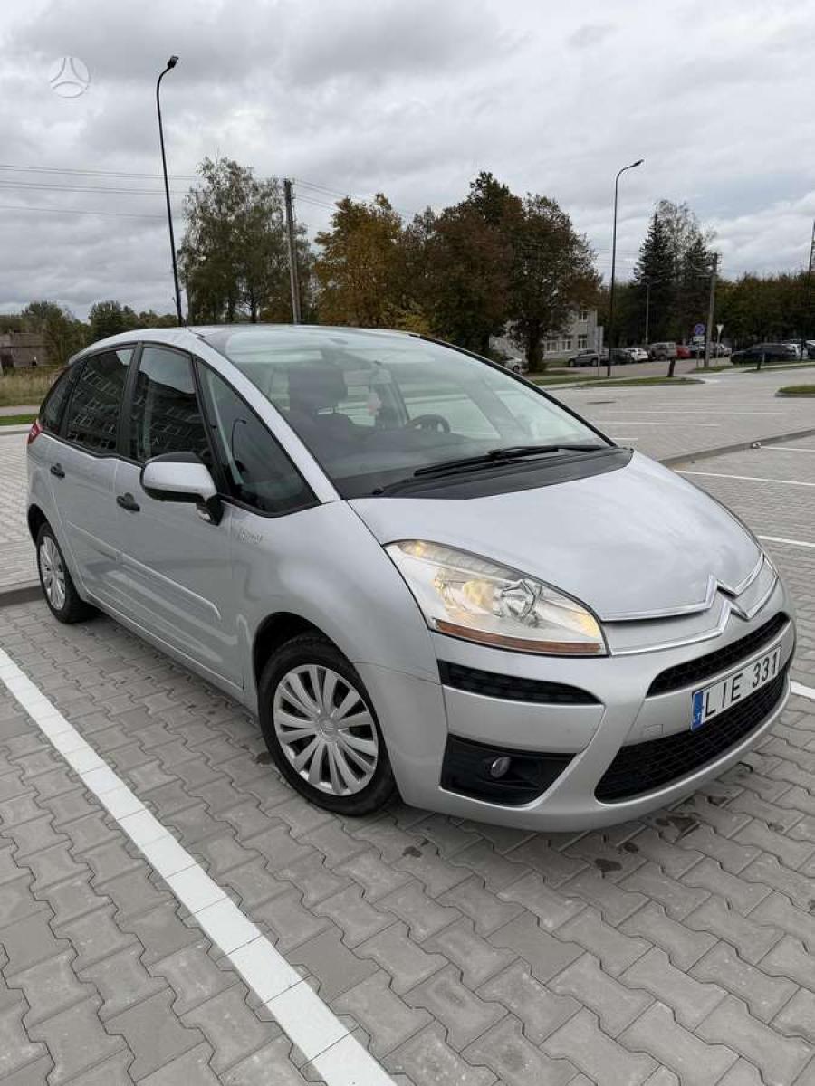 Grey Citroen c4-picasso 2010 in Taurage, with an engine capacity of 1.56 L and mileage of 325 thousand km for 1360 €, photo 1 on AUTOMOTO.COM.LV
