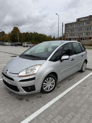 Grey Citroen c4-picasso 2010 in Taurage, with an engine capacity of 1.56 L and mileage of 325 thousand km for 1360 €, photo 3 on AUTOMOTO.COM.LV