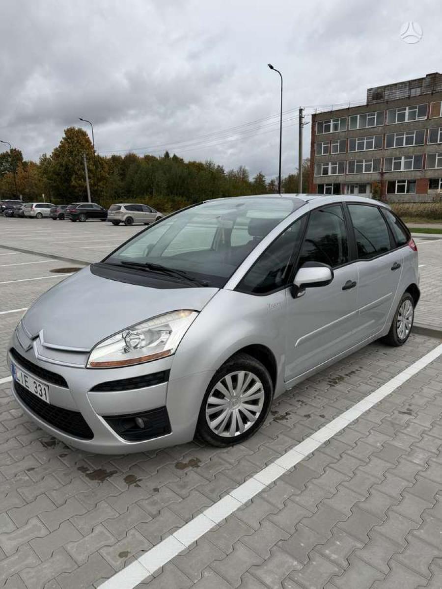 Grey Citroen c4-picasso 2010 in Taurage, with an engine capacity of 1.56 L and mileage of 325 thousand km for 1360 €, photo 3 on AUTOMOTO.COM.LV