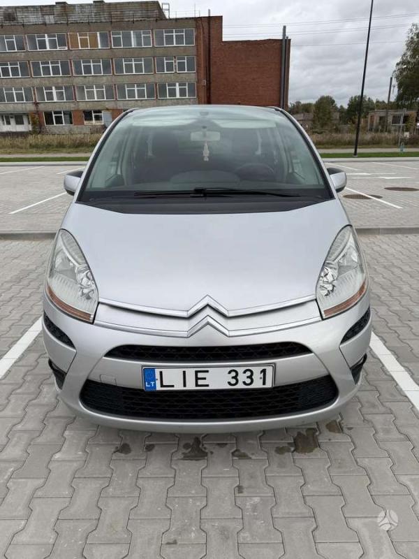Grey Citroen c4-picasso 2010 in Taurage, with an engine capacity of 1.56 L and mileage of 325 thousand km for 1360 €, photo 4 on AUTOMOTO.COM.LV