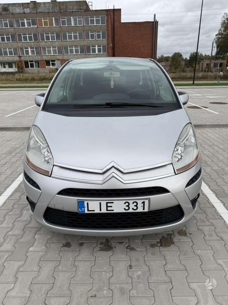 Grey Citroen c4-picasso 2010 in Taurage, with an engine capacity of 1.56 L and mileage of 325 thousand km for 1360 €, photo 4 on AUTOMOTO.COM.LV