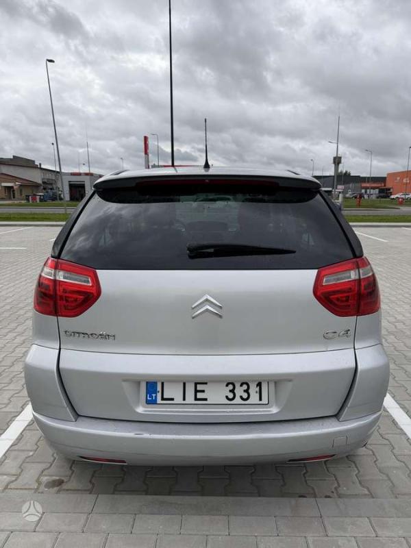 Grey Citroen c4-picasso 2010 in Taurage, with an engine capacity of 1.56 L and mileage of 325 thousand km for 1360 €, photo 5 on AUTOMOTO.COM.LV