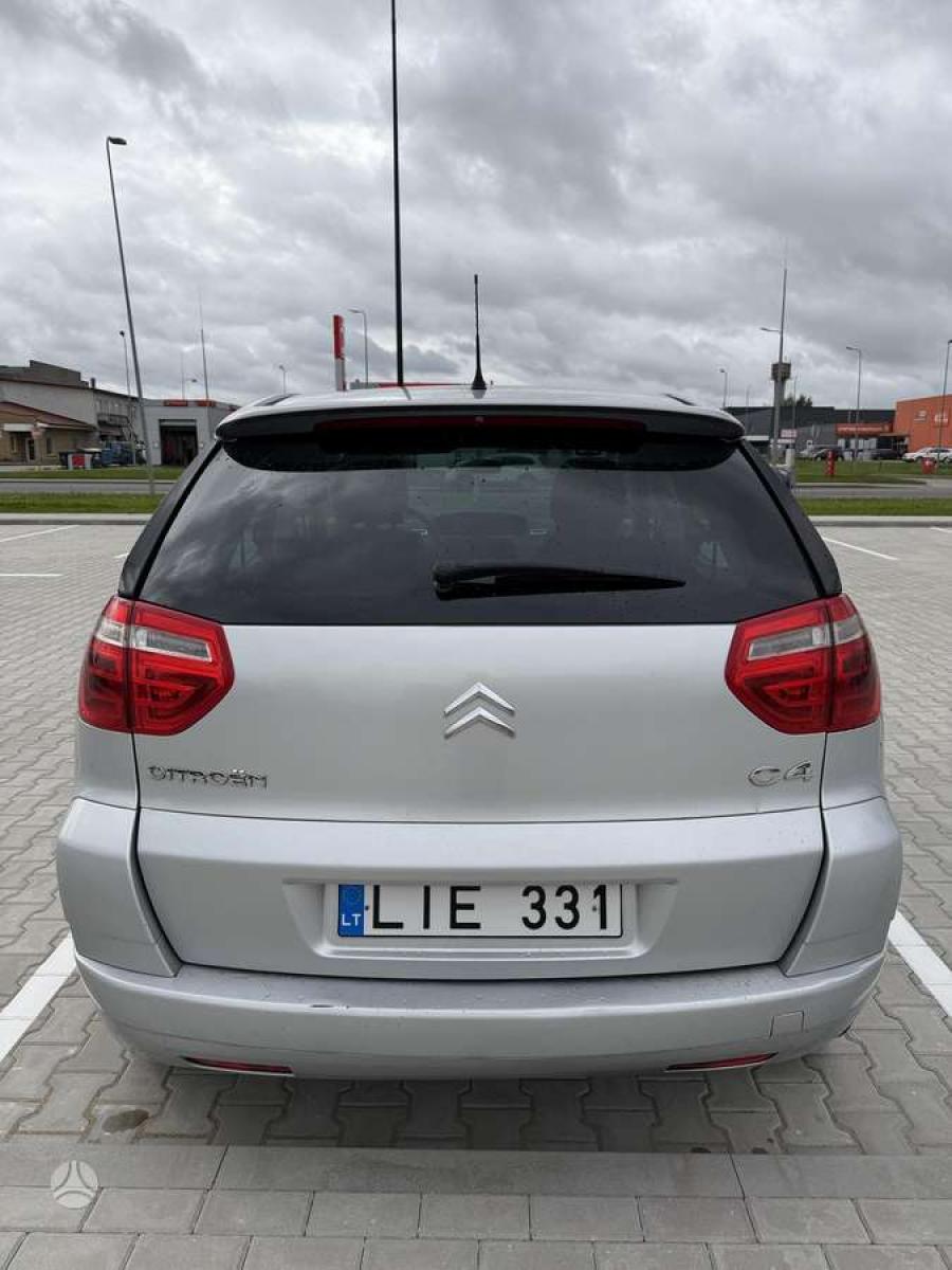 Grey Citroen c4-picasso 2010 in Taurage, with an engine capacity of 1.56 L and mileage of 325 thousand km for 1360 €, photo 5 on AUTOMOTO.COM.LV