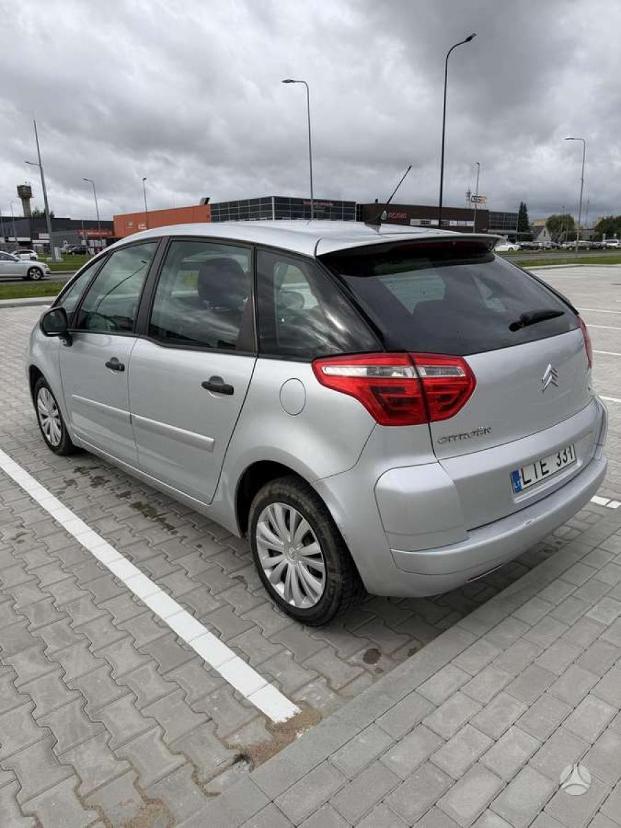 Grey Citroen c4-picasso 2010 in Taurage, with an engine capacity of 1.56 L and mileage of 325 thousand km for 1360 €, photo 6 on AUTOMOTO.COM.LV