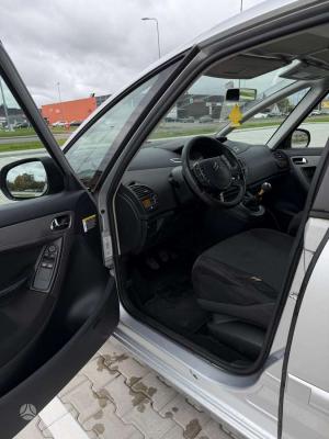 Grey Citroen c4-picasso 2010 in Taurage, with an engine capacity of 1.56 L and mileage of 325 thousand km for 1360 €, photo 17 on AUTOMOTO.COM.LV