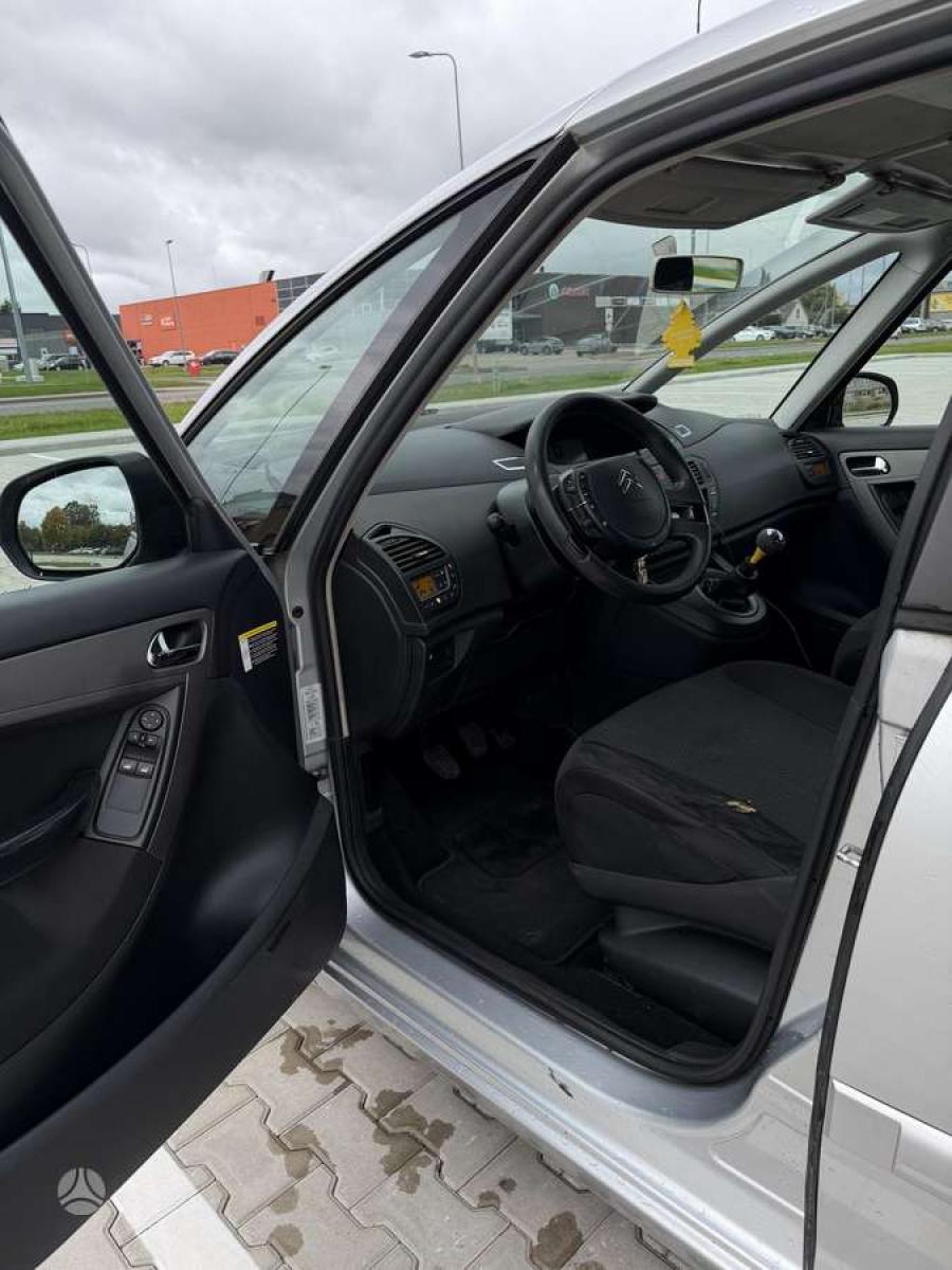 Grey Citroen c4-picasso 2010 in Taurage, with an engine capacity of 1.56 L and mileage of 325 thousand km for 1360 €, photo 17 on AUTOMOTO.COM.LV