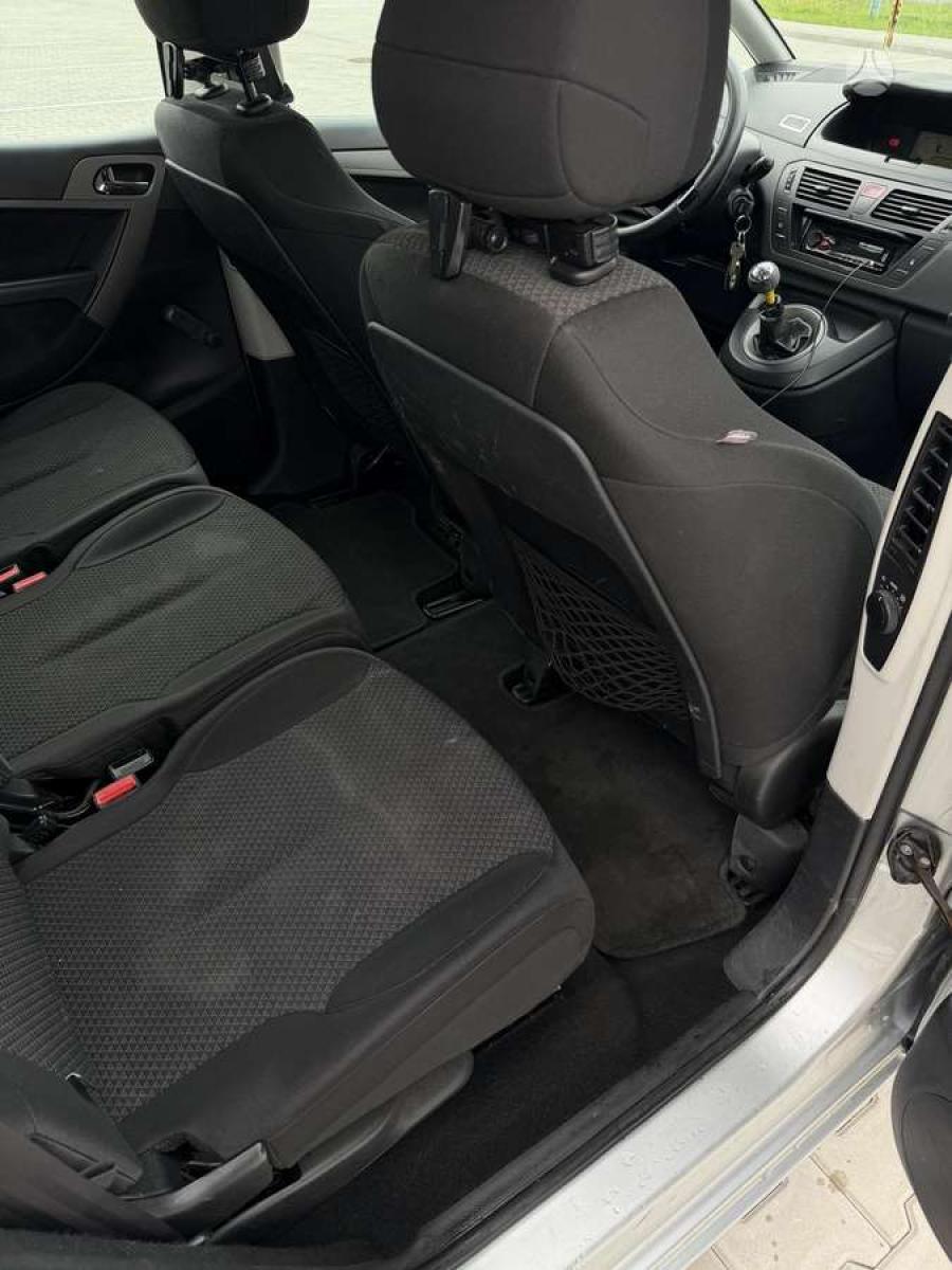 Grey Citroen c4-picasso 2010 in Taurage, with an engine capacity of 1.56 L and mileage of 325 thousand km for 1360 €, photo 20 on AUTOMOTO.COM.LV