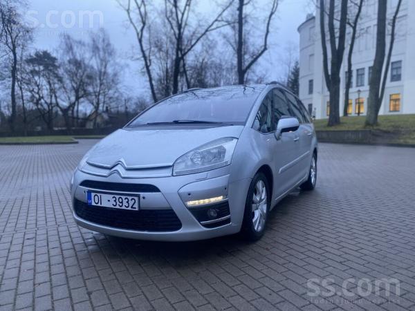 Grey Citroen c4-picasso 2011 in Riga, with an engine capacity of 1.60 L and mileage of 187 thousand km for 3950 €, photo 1 on AUTOMOTO.COM.LV
