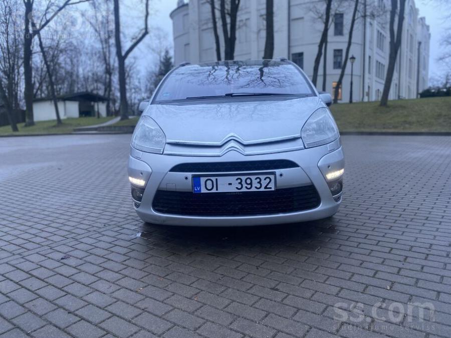 Grey Citroen c4-picasso 2011 in Riga, with an engine capacity of 1.60 L and mileage of 187 thousand km for 3950 €, photo 2 on AUTOMOTO.COM.LV