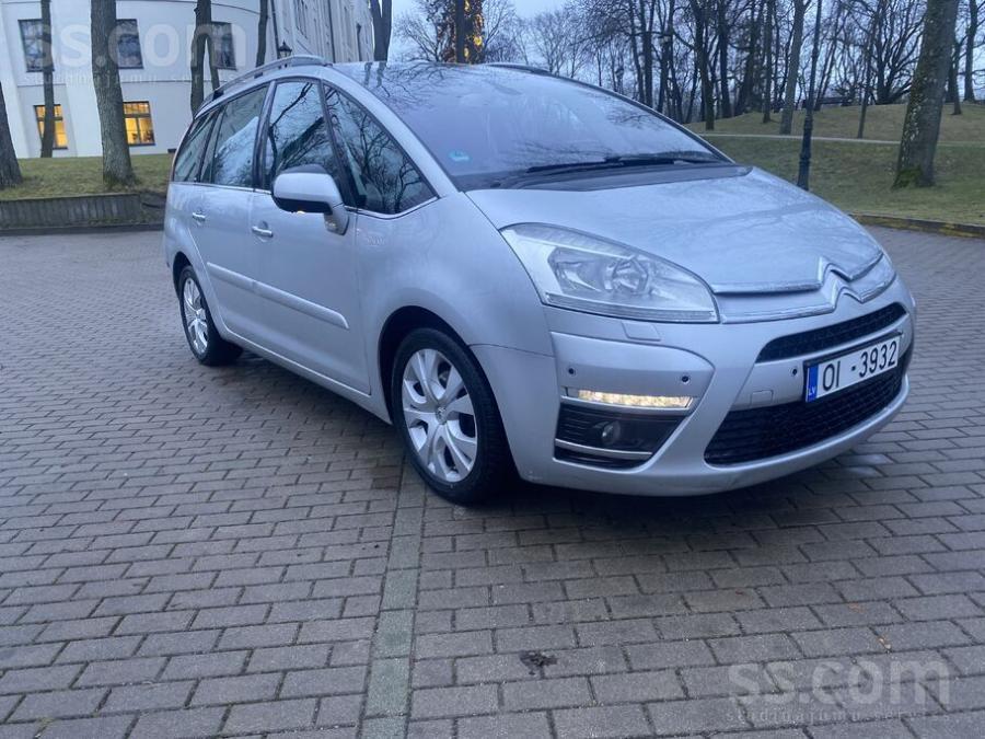 Grey Citroen c4-picasso 2011 in Riga, with an engine capacity of 1.60 L and mileage of 187 thousand km for 3950 €, photo 3 on AUTOMOTO.COM.LV