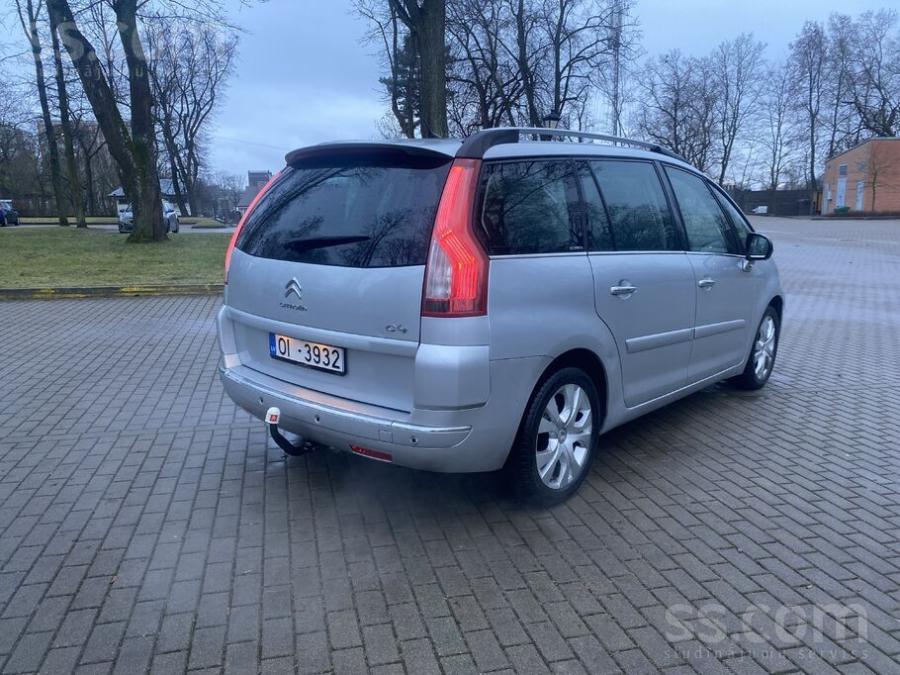 Grey Citroen c4-picasso 2011 in Riga, with an engine capacity of 1.60 L and mileage of 187 thousand km for 3950 €, photo 5 on AUTOMOTO.COM.LV