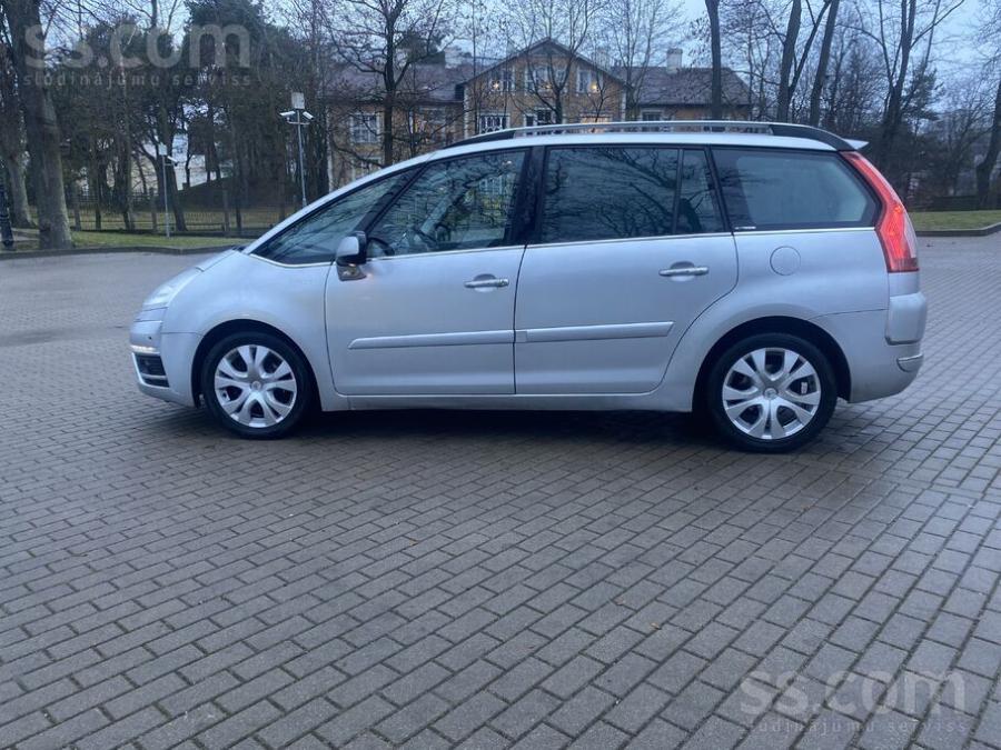 Grey Citroen c4-picasso 2011 in Riga, with an engine capacity of 1.60 L and mileage of 187 thousand km for 3950 €, photo 8 on AUTOMOTO.COM.LV