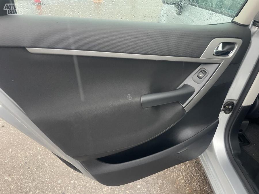 Grey Citroen c4-picasso 2011 in Kaunas, with an engine capacity of 1.60 L and mileage of 335 thousand km for 2450 €, photo 21 on AUTOMOTO.COM.LV